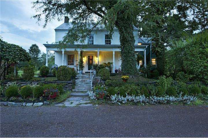 Beautiful Old Farmhouses - Historic Farmhouse Exteriors