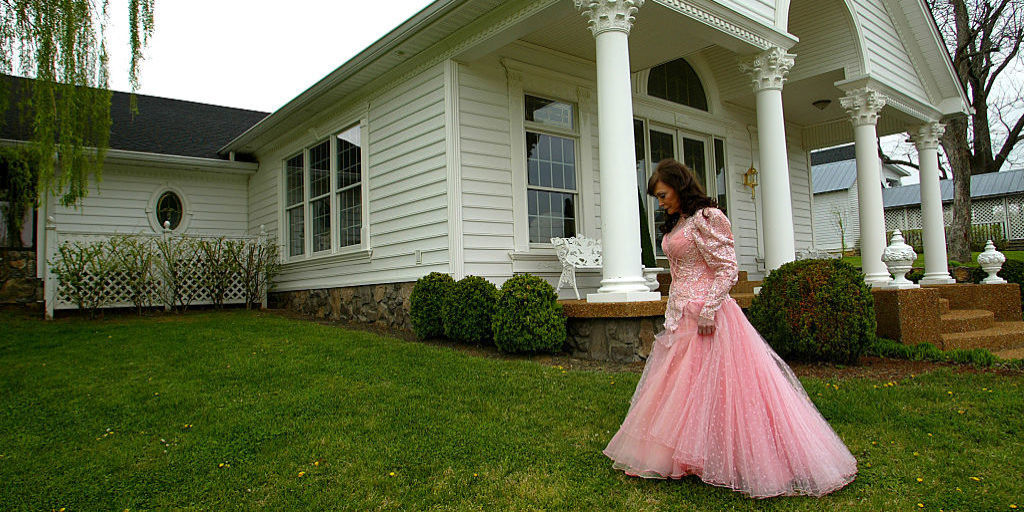 7 Real-Life Haunted Houses with Hair-Raising Histories